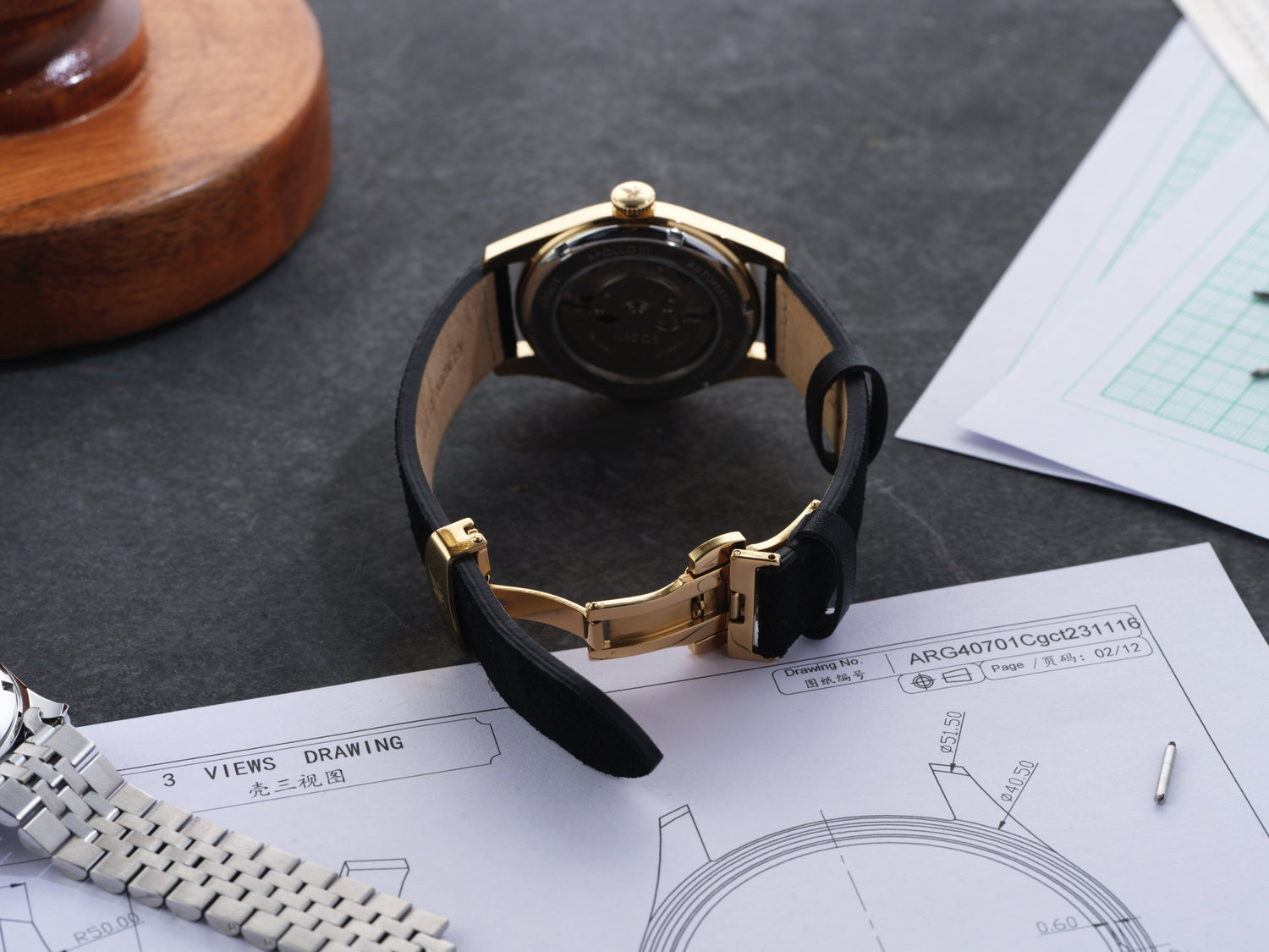 How do mechanical watches work?